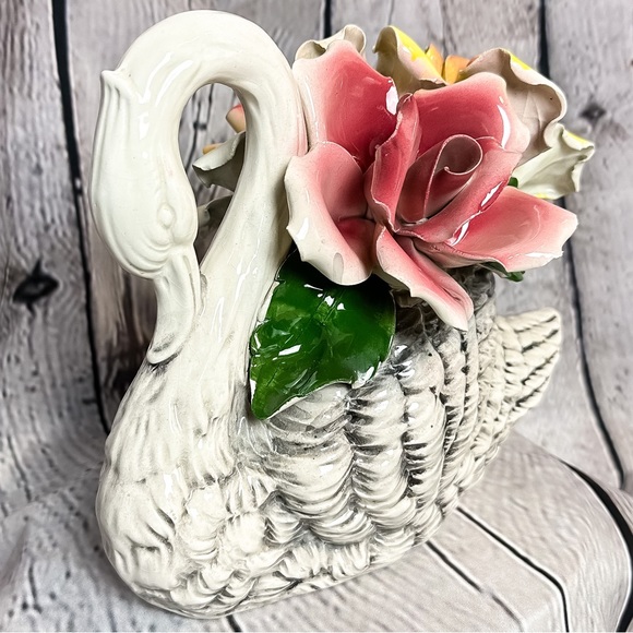 Capodimonte | Accents | Capodimonte Italiano Ceramic Swan | Poshmark